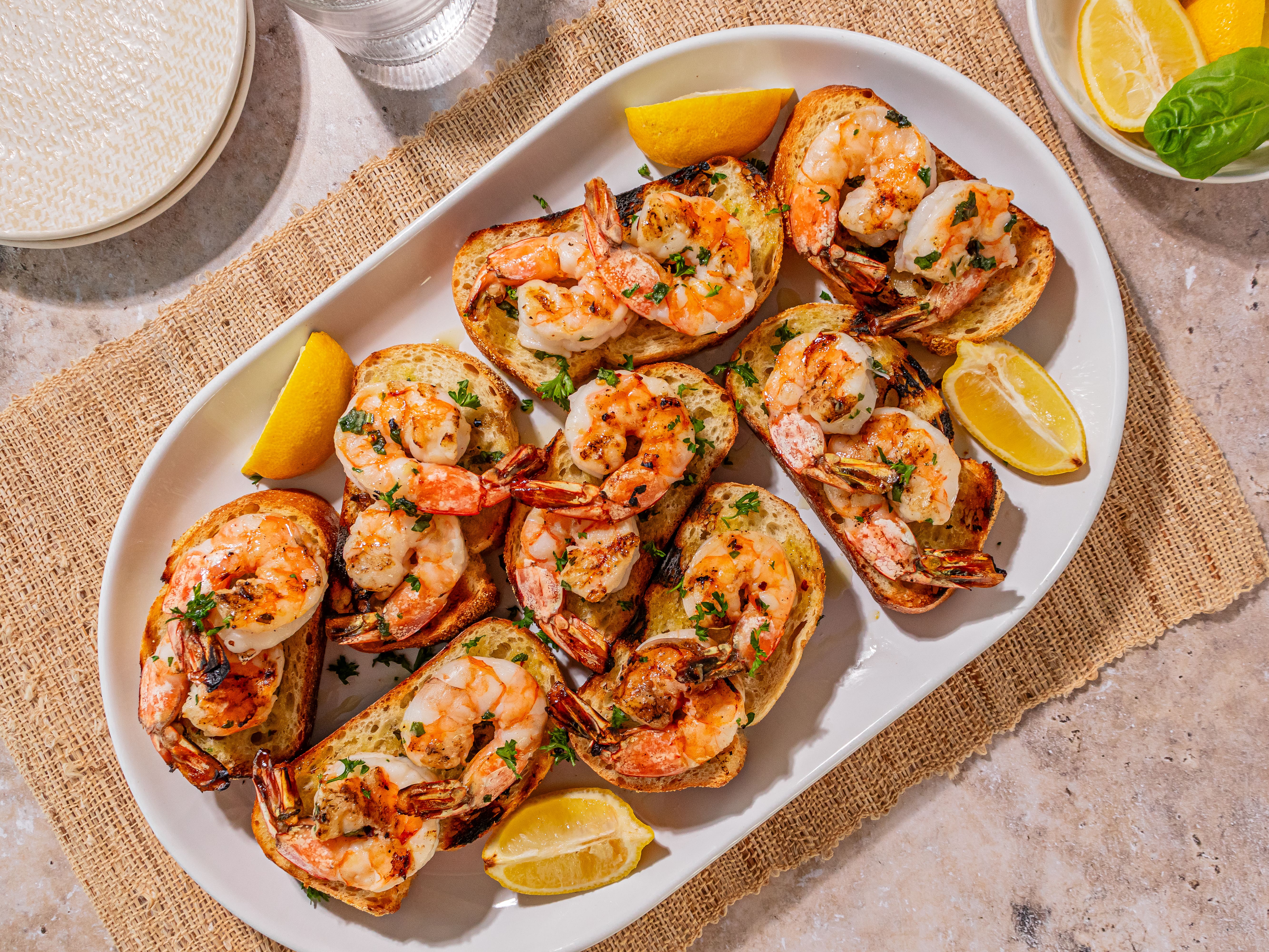 Herb Grilled Colossal Shrimp Over Grilled Garlic Bread – Sizzlefish